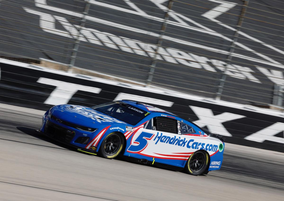 Kyle Larson Extends 2024 Cup Series Pole Streak to Three-Straight at ...